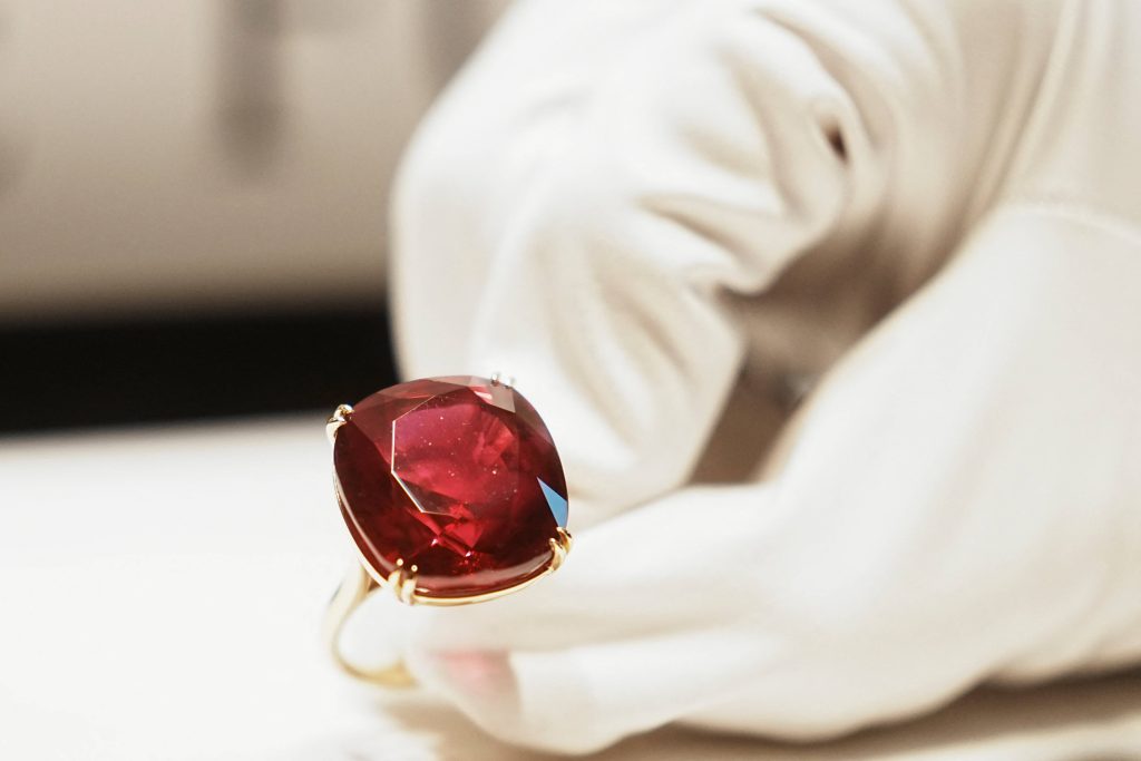 Natural vs. Lab-Grown Ruby: What’s the Difference? - Synthetic Ruby